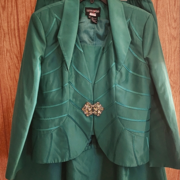 Terramina | Dresses | Terramina Collection Green Size 4 Suit | Poshmark